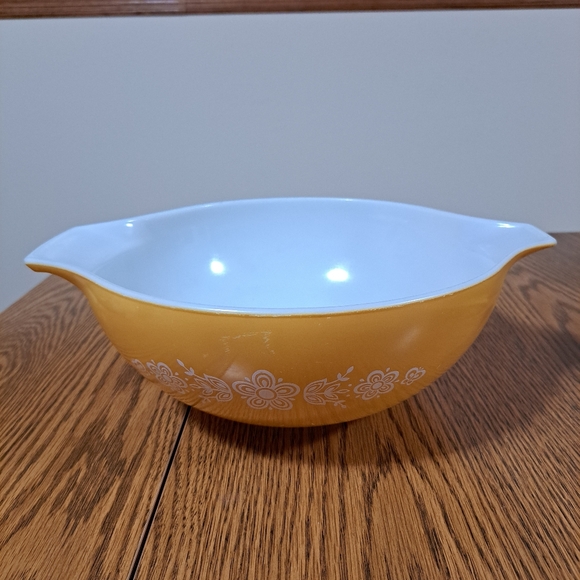 Pyrex | Kitchen | Pyrex Vintage 444 Butterfly Gold Cinderella Bowl 4 ...